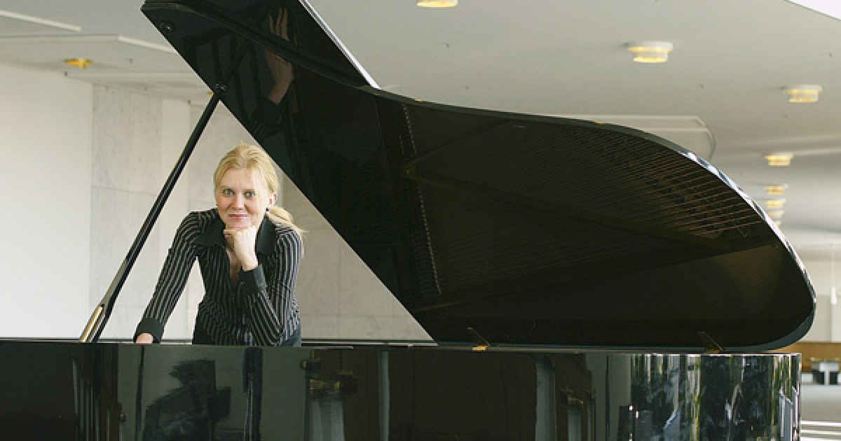 IITIN MUSIIKKIJUHLAT - Laura Mikkola kantaesittää Hundsnesin ...